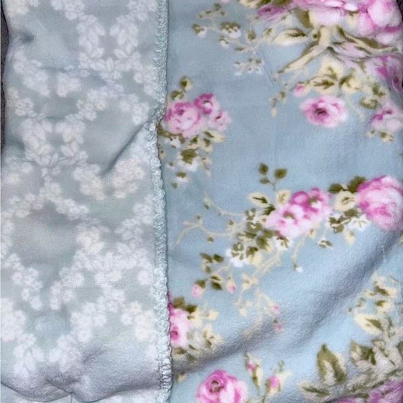 Laura Ashley | Bedding | Nwt Laura Ashley Vintage Floral Print Throw ...